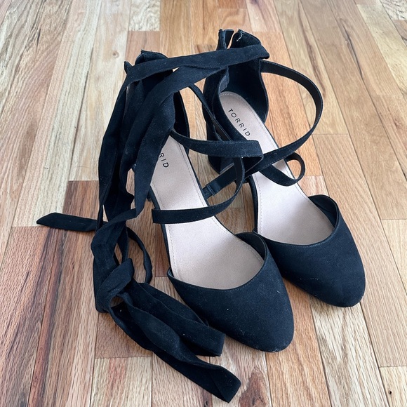 torrid | Shoes | Torrid Black Bow Heels Size 3ww | Poshmark